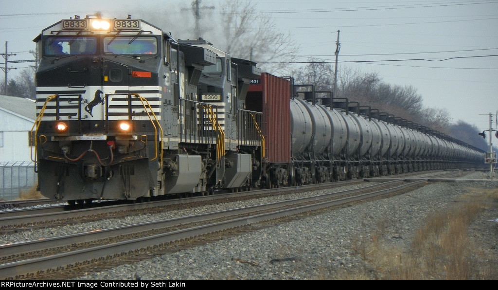 NS 9833 and train Z5R